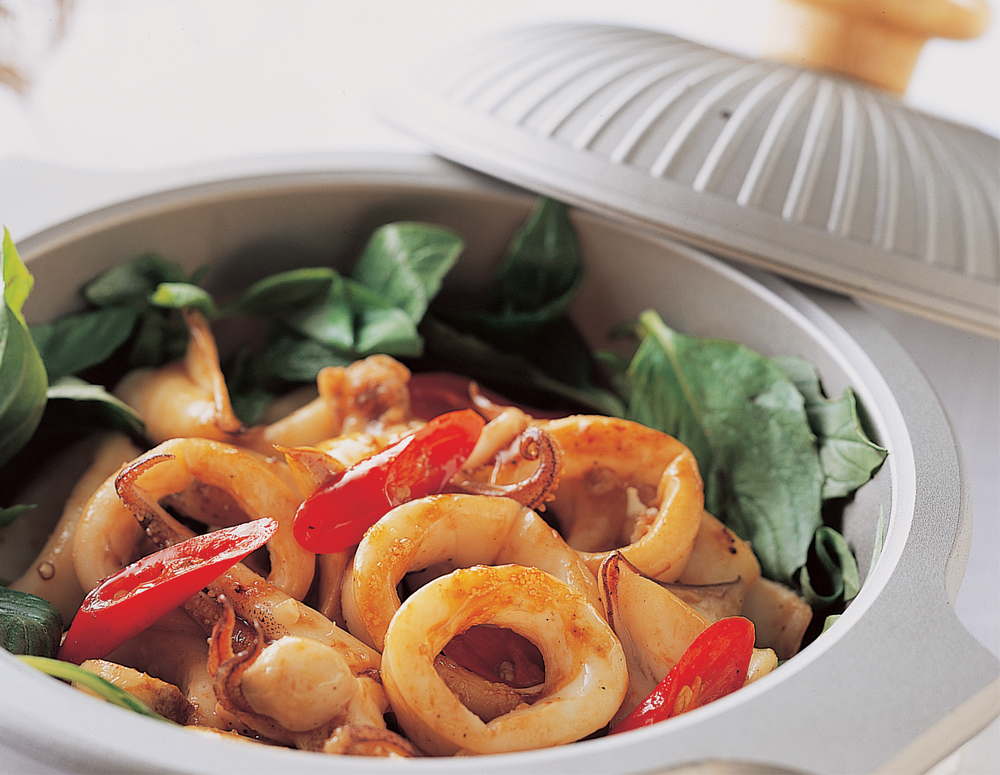 Squid and Onion Hot Pot with Chili Garlic Sauce | Recipes| Lee Kum Kee ...
